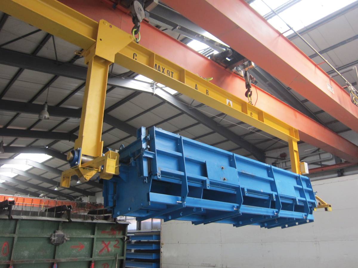 Construx On-Site • Lifting, Tilting and Turning Equipment